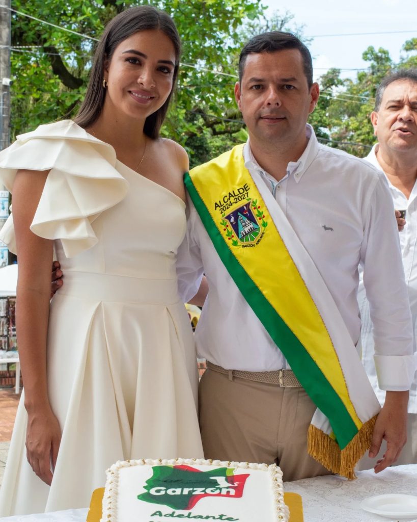 Francisco Calderón se posesionó como alcalde de Garzón